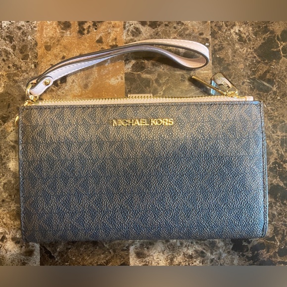 MICHAEL Michael Kors | Bags | Mk Jet Set Travel Large Double Zip Leather Wristlet Wallet ...